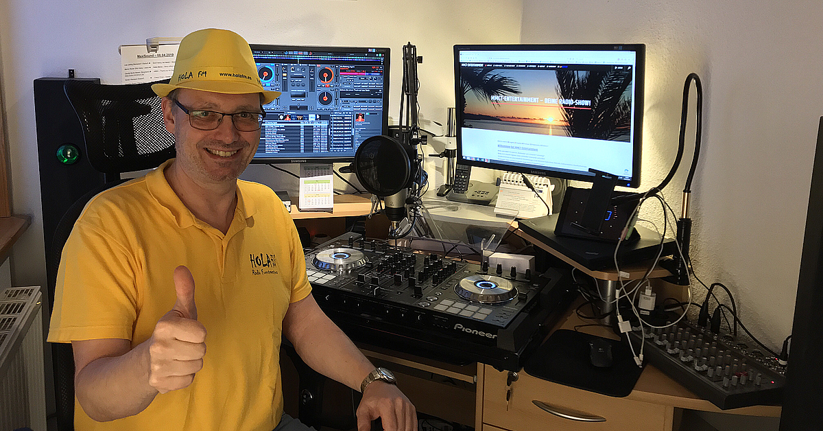 Tom Adkins – HOLA FM